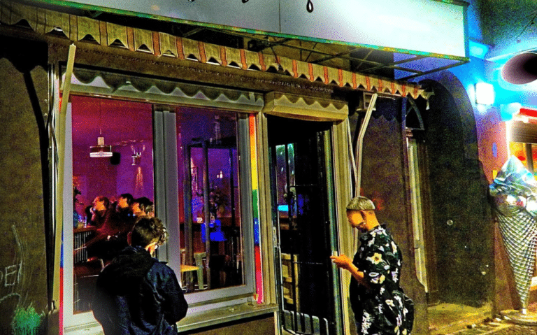 Curly ? Die schöne gemütliche Gay Bar in Berlin