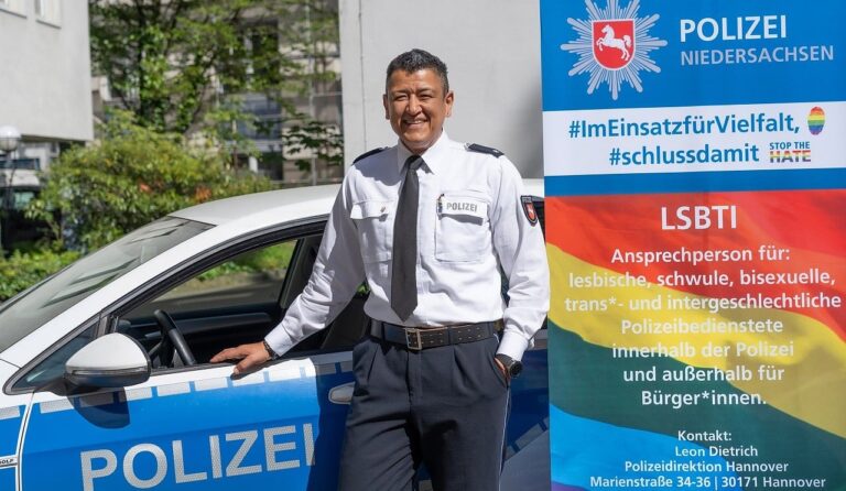 Kommissar Leon Dietrich setzt sich für LGBTQI+ Aufklärung ein
